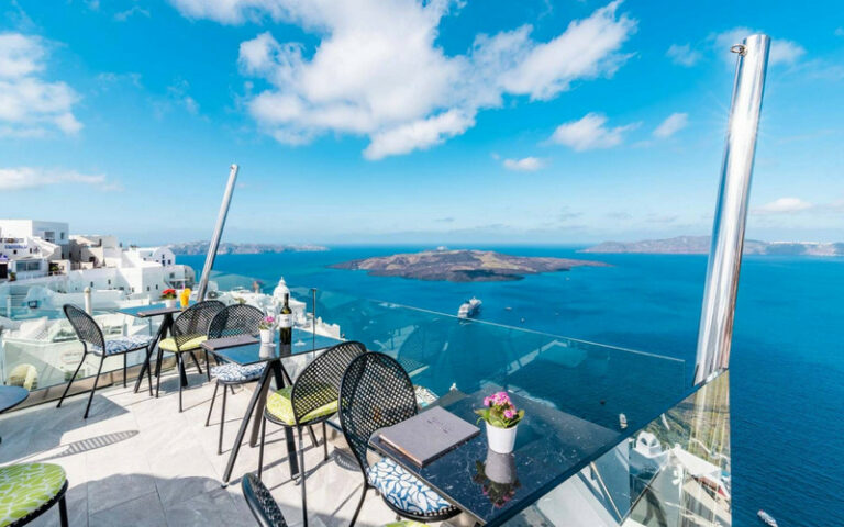 Top 10 Rooftop Bars and Restaurants in Santorini with a View - Welcome ...